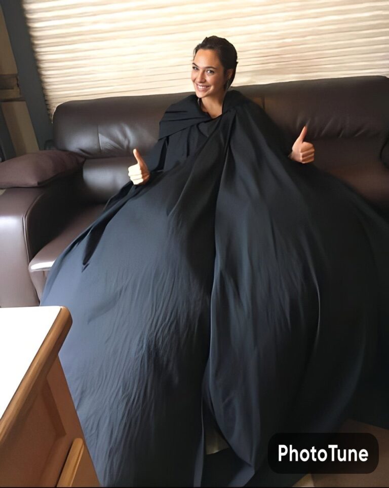 Gal Gadot - Snow White Museum